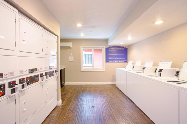 Monterey Lake Apartments in Orlando, FL | 1-2 Bed | McKinley